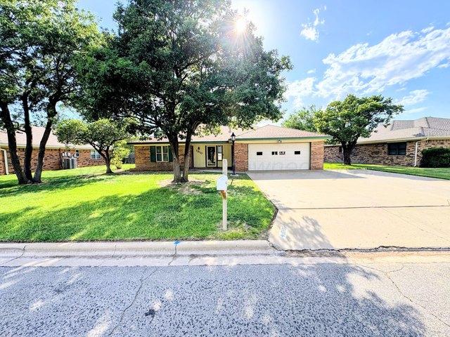 1810 Texas St, Perryton, TX 79070