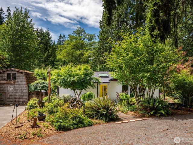 1810 th Avenue W