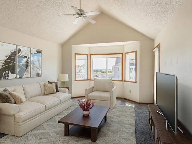 1810 42nd St S, Fargo, ND 58103