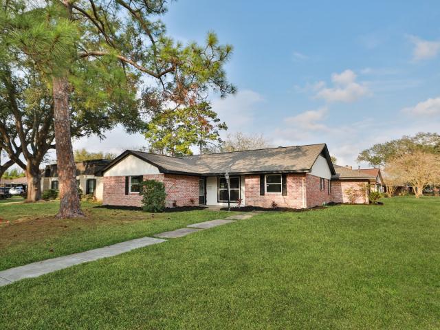 18111 Barbuda Ln, Houston, TX 77058 | MLS #71921