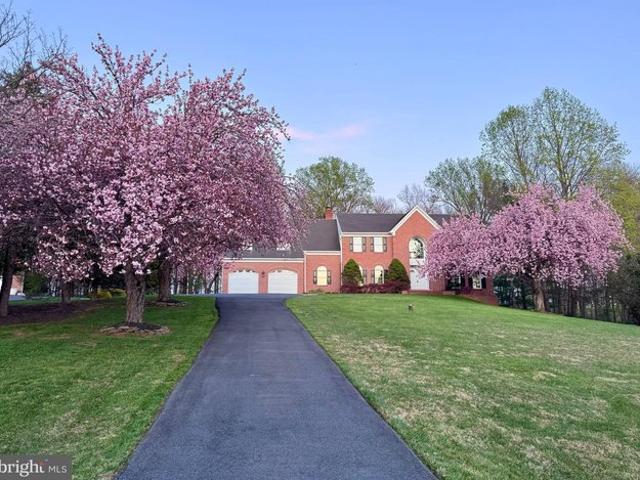 18117 Hayloft Dr, Rockville, MD 20855