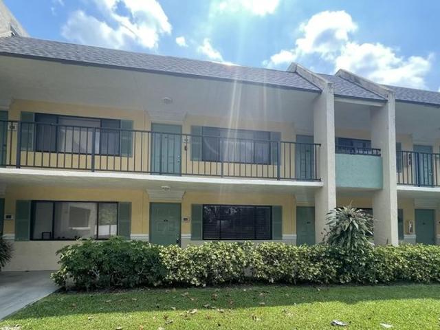 1811 Meadows Cir W, Boynton Beach, FL 33436