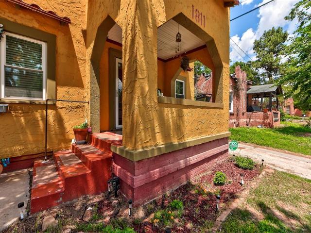 1811 N Youngs Boulevard
