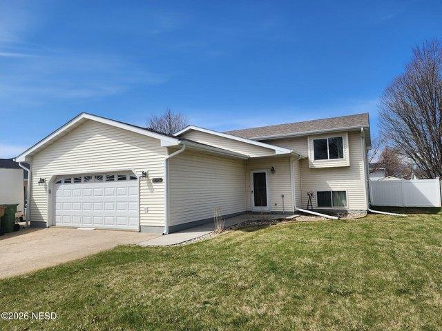 1811 Northridge Dr E, Watertown, SD 57201