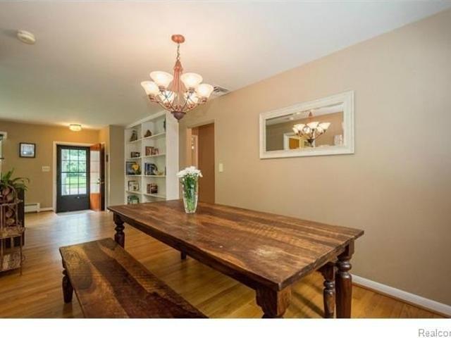 1811 Alhambra Dr, Ann Arbor, MI 48103