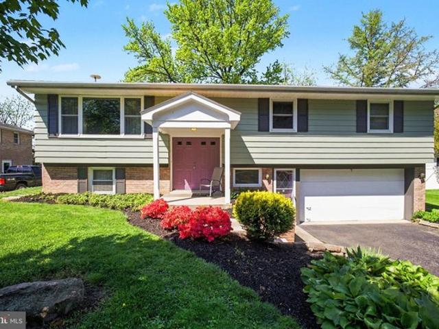 1811 Amity Dr, Lancaster, PA 17601