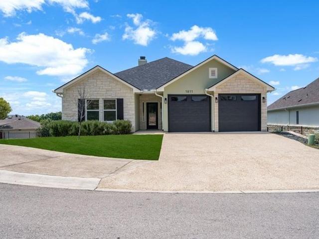 1811 Chateau Ln N, Kerrville, TX 78028