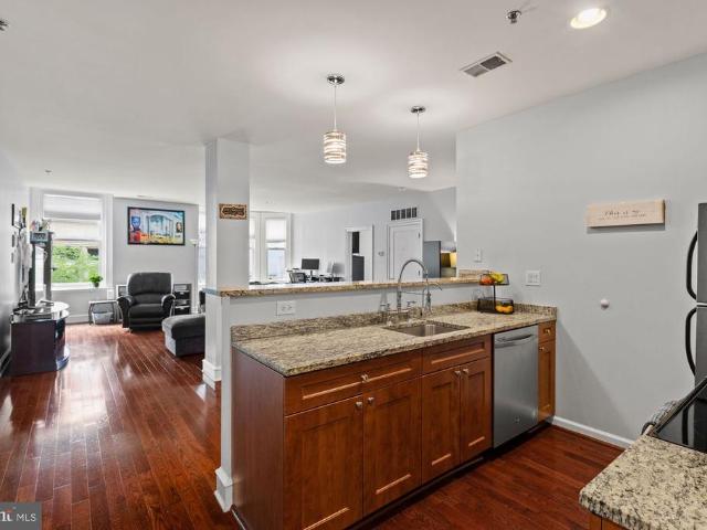 1811 Chestnut Street # 301