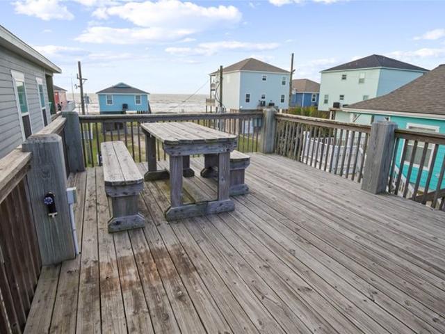 1811 Redfish Ln, Crystal Beach, TX 77650