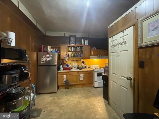 1811 River Avenue