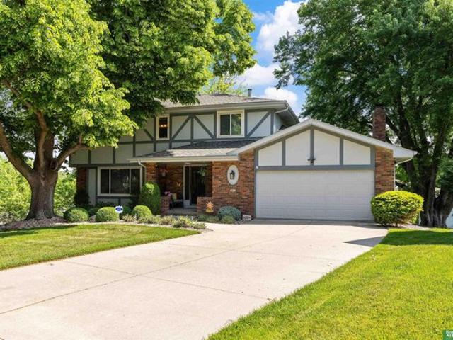 1811 S 167th Avenue Cir, Omaha, NE 68130