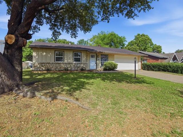 1812 Muse St, Fort Worth, TX 76112