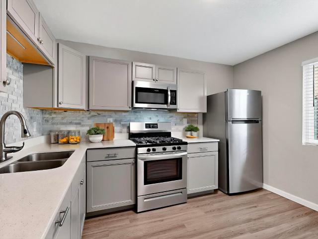 1812 Buena Vista Drive SE 4
