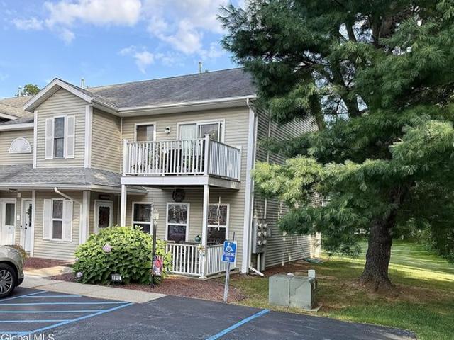 1812 Cambridge Manor Dr, Scotia, NY 12302