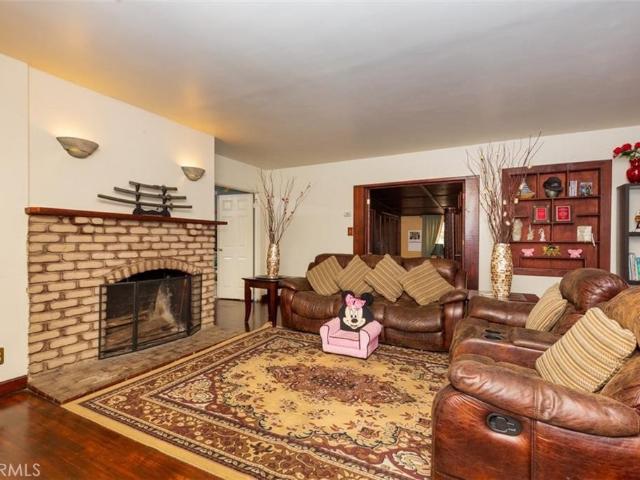 1812 E Briarvale