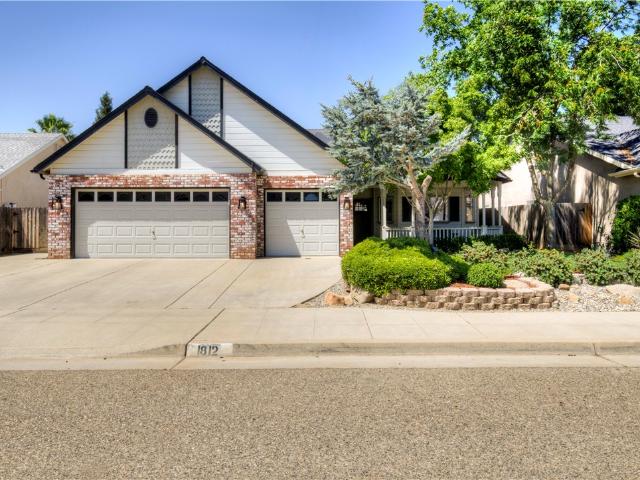 1812 E Oakmont