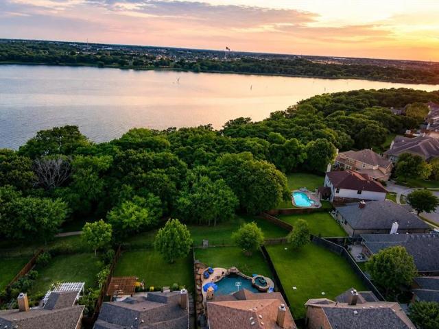 1812 Lake Wood Trail