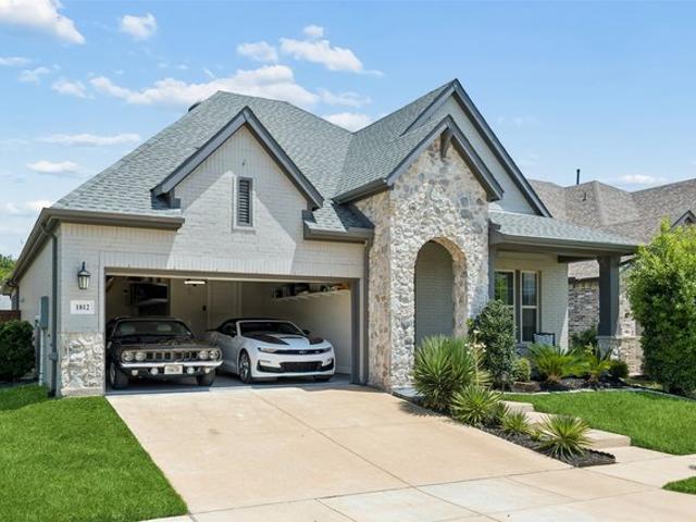 1812 Leo Dr, Van Alstyne, TX 75495