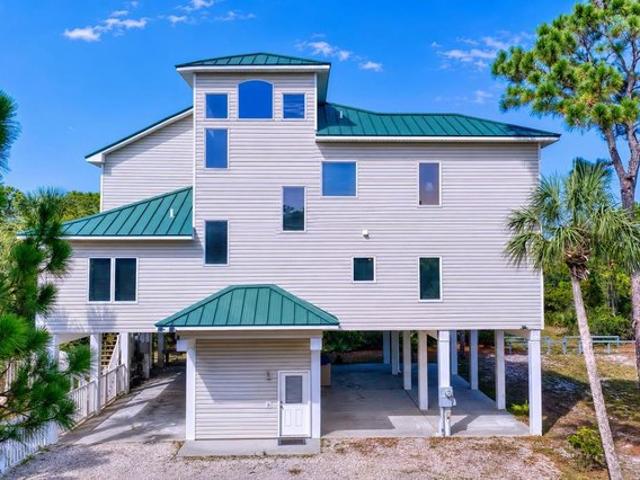 1812 Suzie Ct E, Saint George Island, FL 32328
