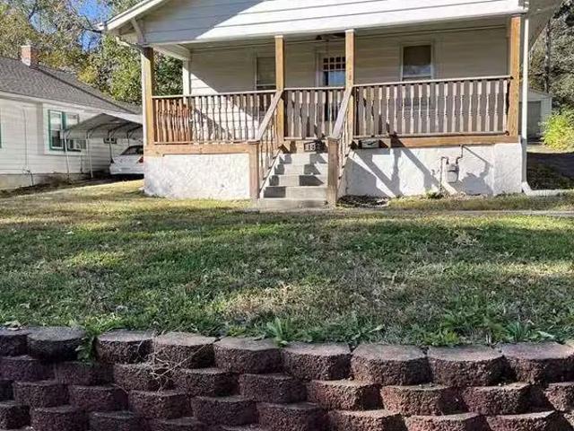 1812 S Cedar Ave Independence, MO 64052 1 1812 S Cedar Ave #1