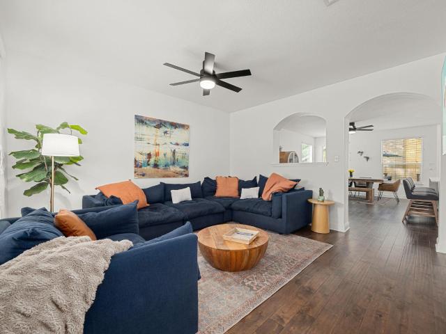 1812 Village Oak Ct