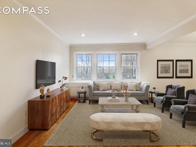 1812 W Abingdon Dr 202, Alexandria, VA