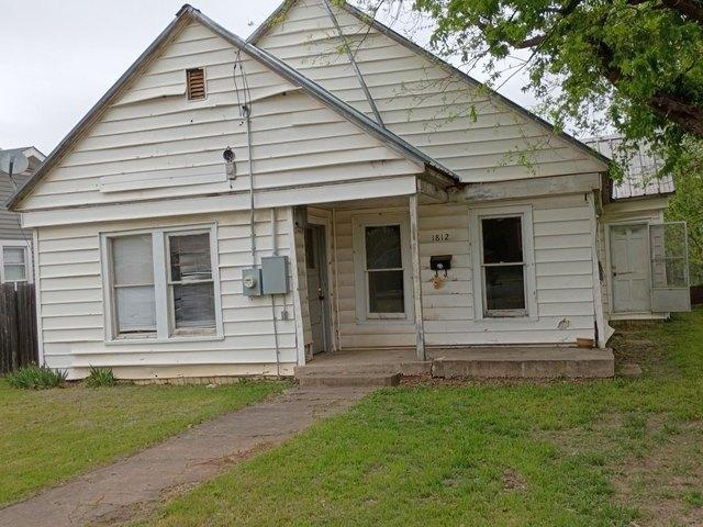 1812 8th St, Brownwood, TX 76801