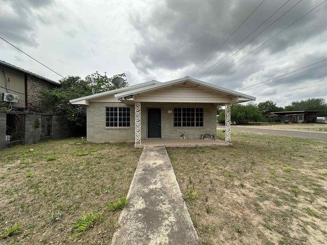 1813 N 1st St, Zapata, TX 78076