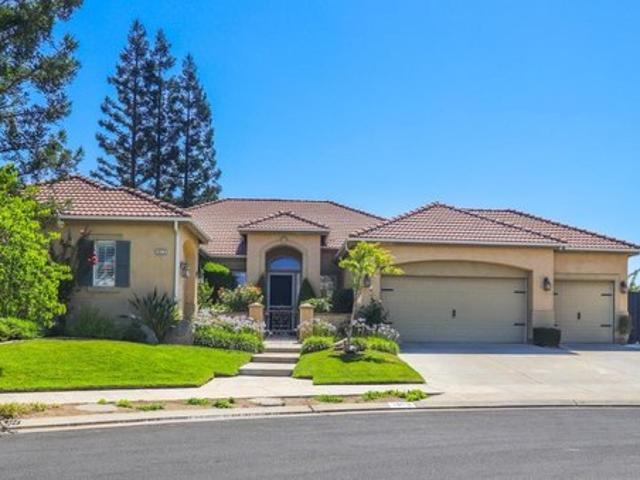 1813 N Ryan Ave, Clovis, CA 93619