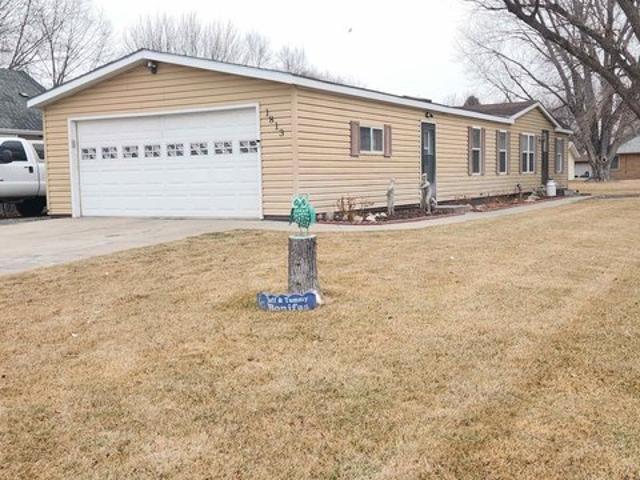 1813 Avenue A, Gothenburg, NE 69138