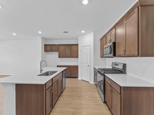 1813 Dandy Brush Dr
