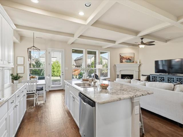 1813 Goliad Way