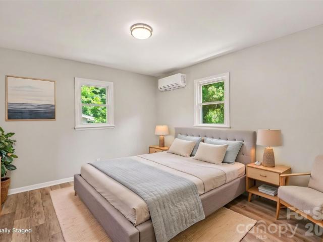 1813 Isaac Place