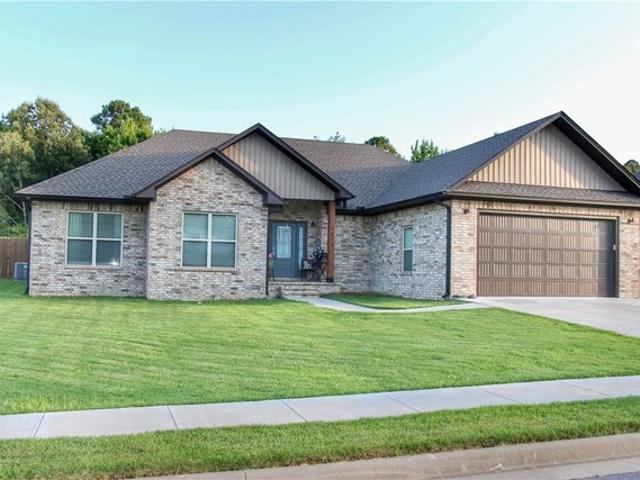 1813 Janie Francis Ln, Russellville, AR 72801