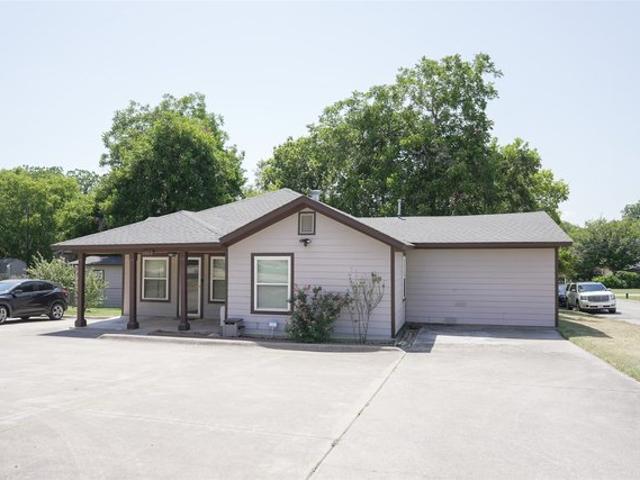1813 Roberts Cut off Rd, River Oaks, TX 76114