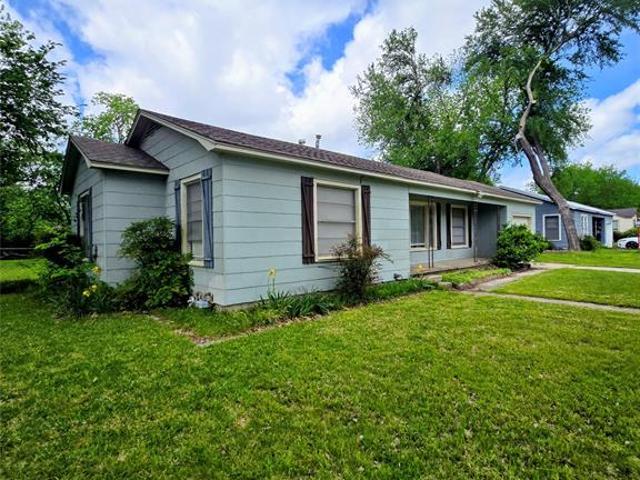 1813 Throckmorton St, Gainesville, TX 76240 | MLS #21238 | Compass