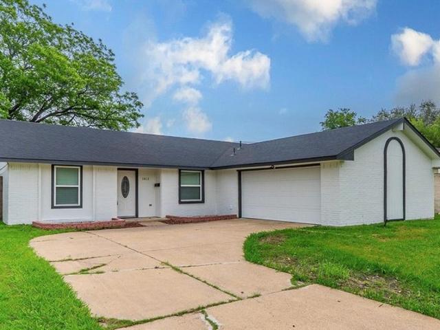1813 Tompkins Dr, Grand Prairie, TX 75051