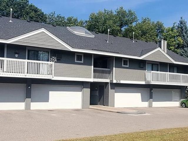 1813 Trailway Dr, Eagan, MN 55122