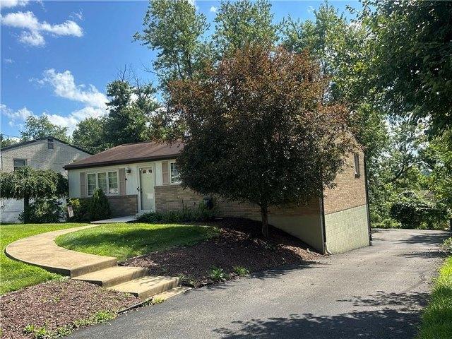 181 Alcan Dr, Pittsburgh, PA 15239