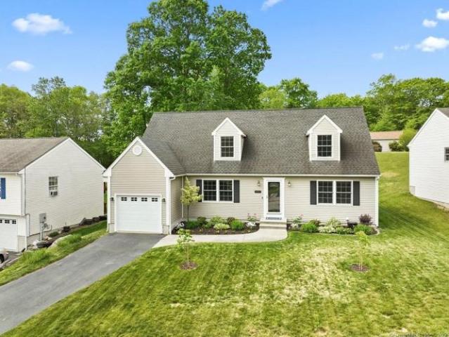181 Deerfield Ridge Dr, Groton, CT 06355