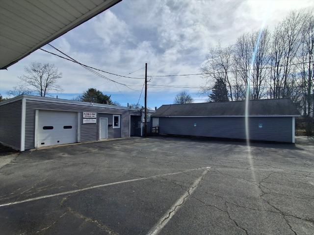 181 E Main St