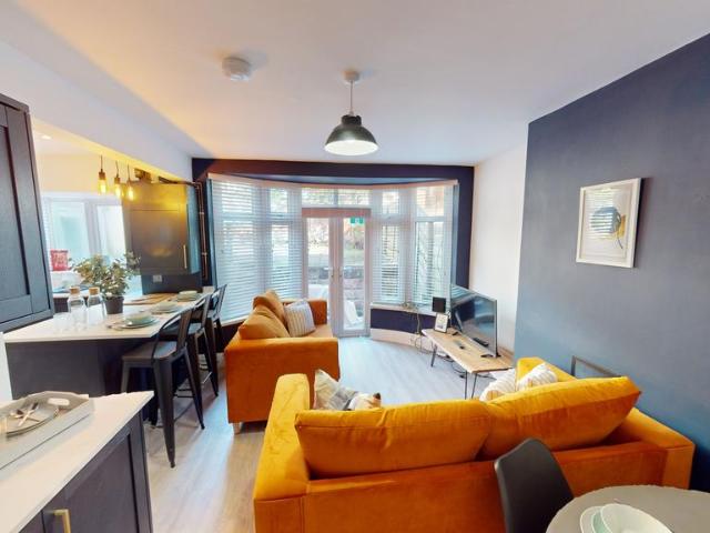 181 Harrington Drive, Lenton. 7 bed house to rent £3,943 pcm £910 pw