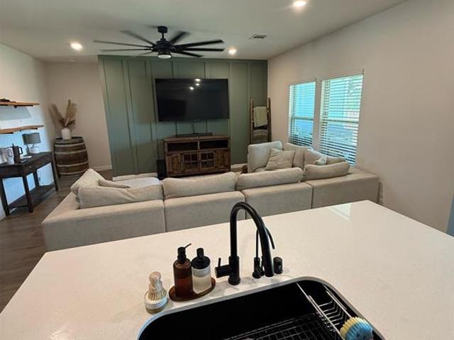 181 Hunters Way