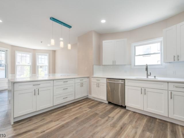 181 S 11Th St