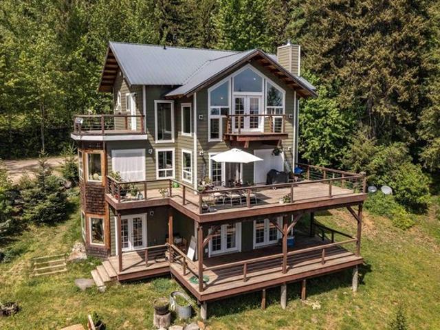 181 Spring View Ln, Sagle, ID 83860