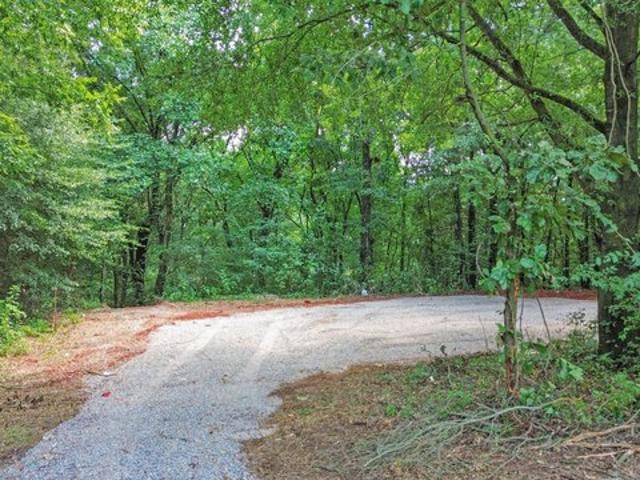 181 River Crest Ln, Benton, TN 37307
