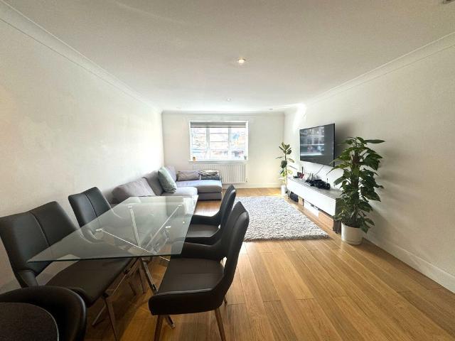 181 Victoria Road, Barnet EN4, 1 bed flat to rent, £1,550 pcm | PrimeLocation