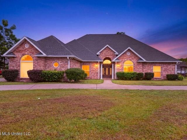 18241 Robinwood Dr E, Saucier, MS 39574