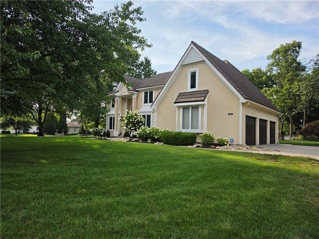 1824 SW Summit Valley Dr, Lee's Summit, MO 64081