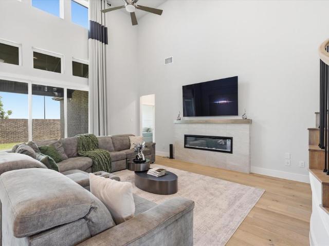 1824 Valencia Drive